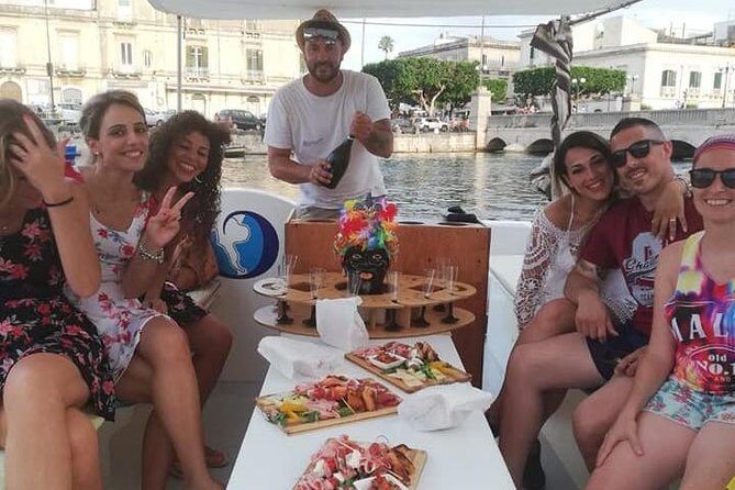 Syracuse Aperitif boat at Sunset island and sea caves - FAQ
