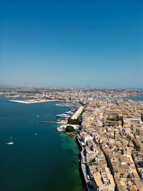 Syracuse:Tour Ortigia,caves with local skipper explanation - Key Points