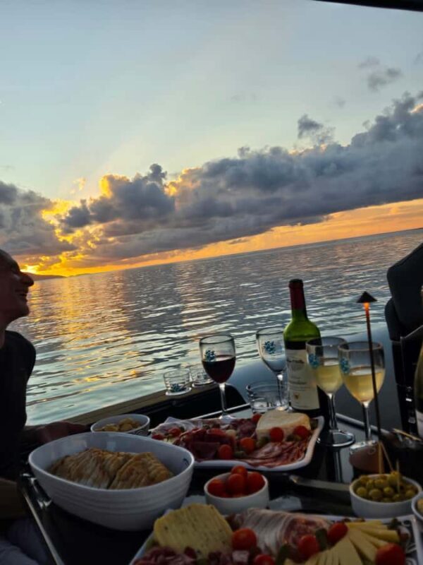 Tahiti Lagoon: An unforgettable sunset cruise facing Moorea - Practical Tips for Your Sunset Cruise