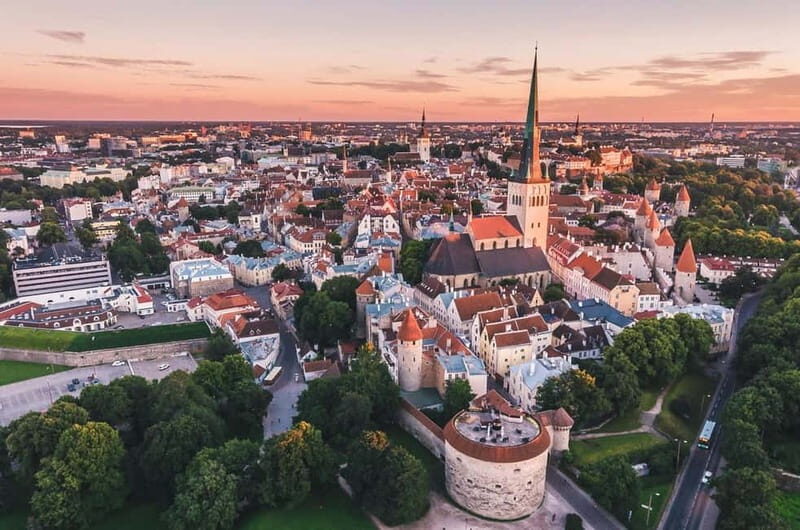 Tallinn: Audio Self Tour Guide with 10 Sightseeing Points - Key Points