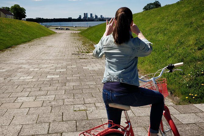 Tallinn Bike Tour with Electric Bikes - Key Points