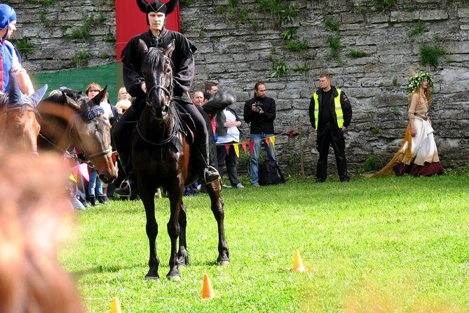 Tallinn Highlights Shore Excursion With Port Return Transfer - Transportation & Group Size