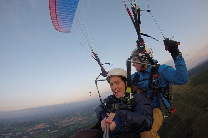 Tandem Paragliding Experience in the Brecon Beacons - A Deep Dive into the Paragliding Experience