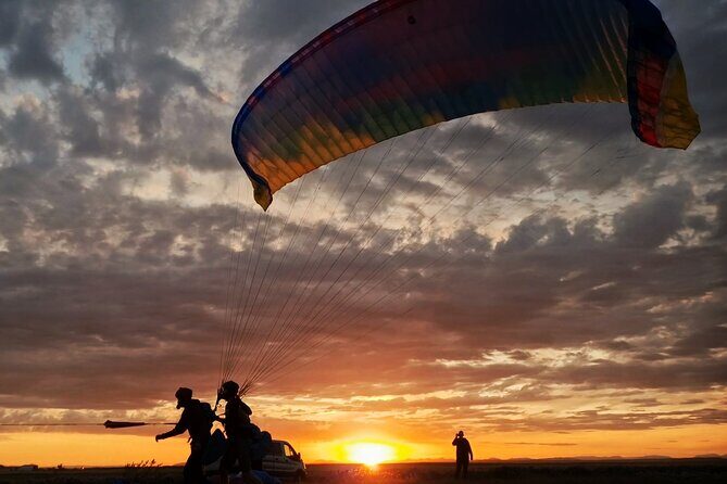 Tandem Paragliding over the Rugged Lava Fields at Blue Mountains - Key Points