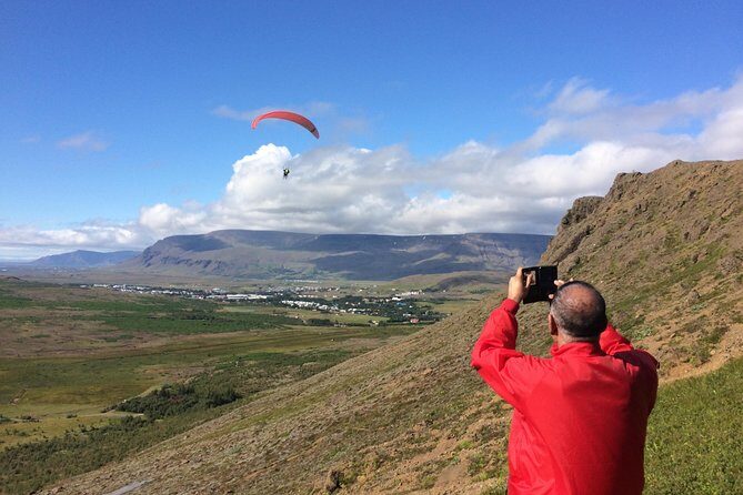 Tandem Paragliding over the Rugged Lava Fields at Blue Mountains - Reviews and Real Experiences