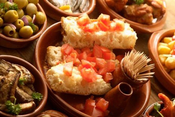 Tapas and Flamenco Show Small Group Tour in Barcelona - Key Points