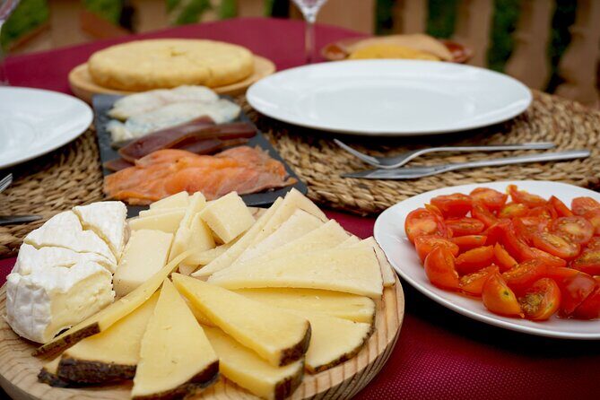 Tapas in the vineyards - The Experience: What to Expect from Start to Finish