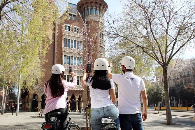 Tapas Tasting Bike/E-Bike Tour in Barcelona - Exploring the Itinerary in Detail