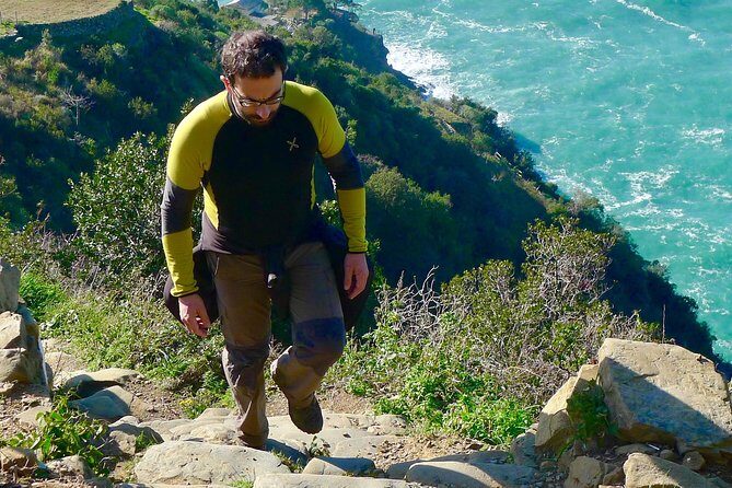tasting and walk among the vineyards of the Cinque Terre - The Group and Logistics