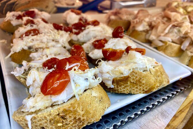 Tasty Street Food Tour of Venice City Center with Cicchetti & Local Specialties - From Market to Bar Hop: Savoring Cicchetti and Local Snacks