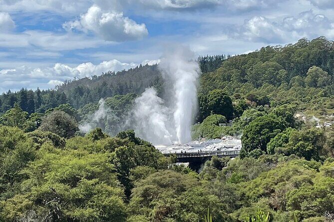 Taup to Auckland via Rotorua and Hobbiton - Exploring the Itinerary in Detail