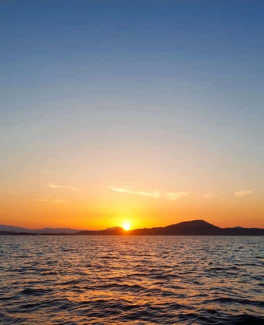 Tavolara: Sunset Aperitif Tour with Drinks and local snacks - An In-Depth Look at the Tavolara Sunset Aperitif Tour