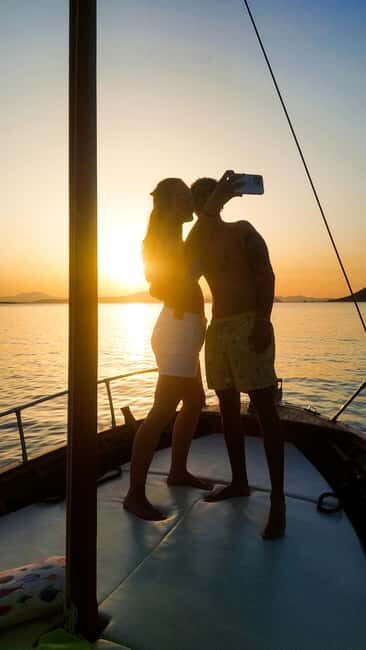 Tavolara: Sunset Aperitif Tour with Drinks and local snacks - Why This Tour Offers Great Value