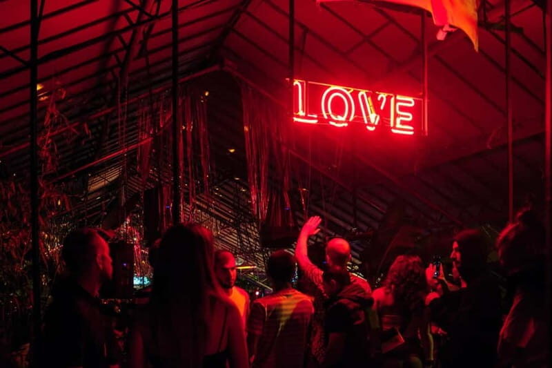 Tbilisi: Nightlife Highlights Tour with Welcome Drinks - Exploring the Neighborhoods