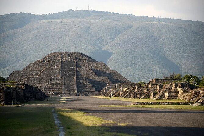 Teotihuacán Pyramids and Basilica shared tour from CDMX - A detailed look at the experience