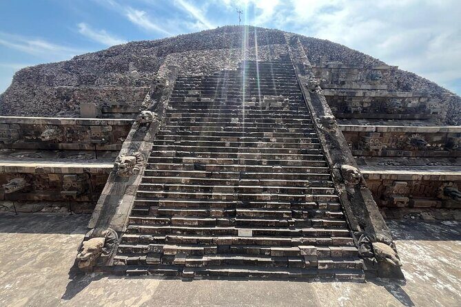 Teotihuacan Pyramids small groups and Basilica of Guadalupe - Exploring Mexico Citys Cultural Gems: Teotihuacan Pyramids & Basilica of Guadalupe