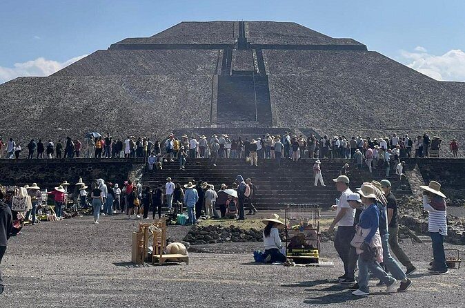 Teotihuacan with guide + Breakfast in LA CUEVA + Transportation from CDMX - Exploring the Pyramids and Archaeological Zone