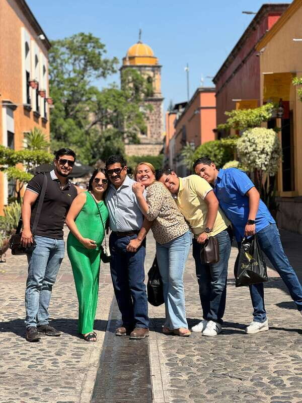 Tequila: Town and Distillery Guided Tour with Tastings - Concluding at Cantaritos El Güero