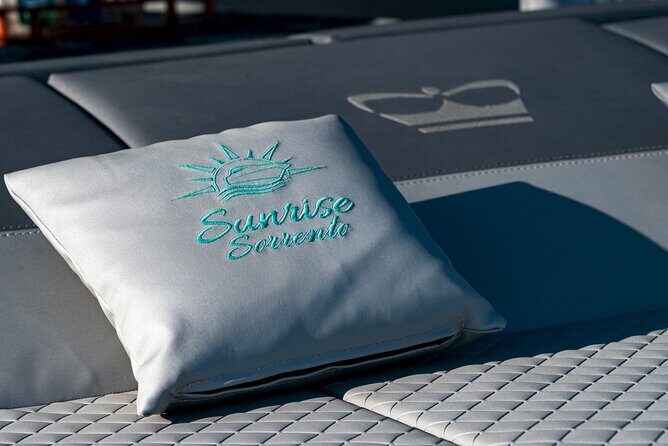 The Blue Fever: Capri island day cruise - Key Points