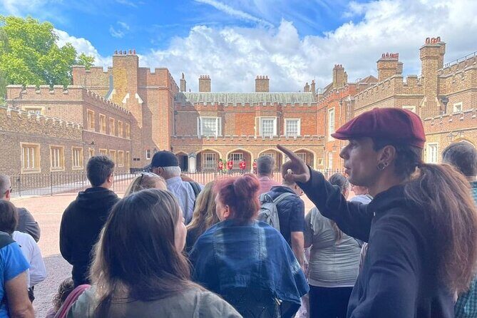 The Changing of the Guard Tour and Buckingham Palace - An In-Depth Look at the Experience