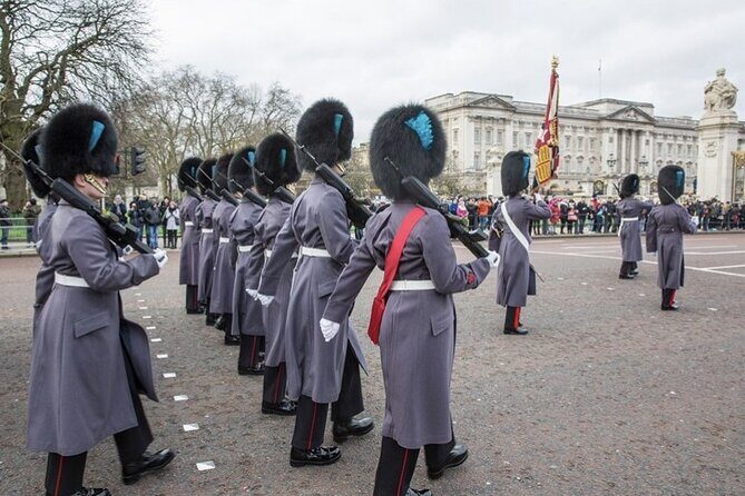 The Changing of the Guard Tour and Buckingham Palace - FAQs