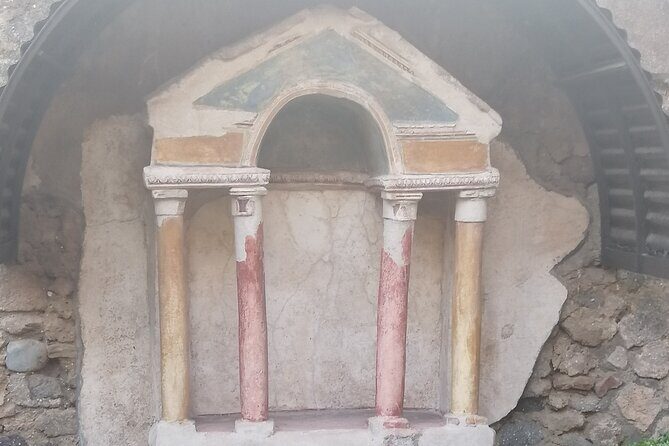 The charm of Pompeii and Herculaneum.Private Tour with Official Guide - Exploring Herculaneum: The Smaller, Better Preserved Site