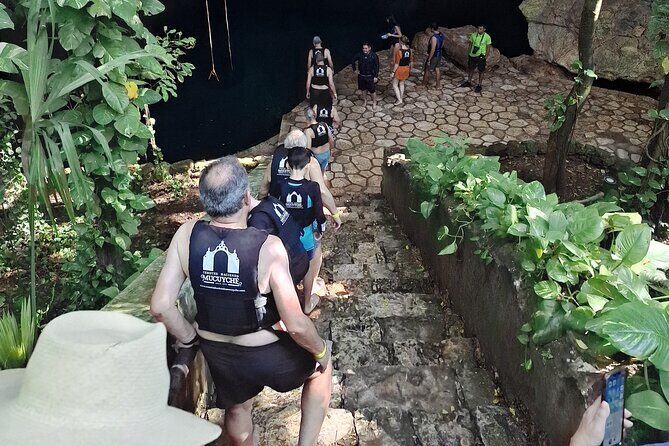 The day your way Custom Van Ride, For 8 Passengers. - Key Points