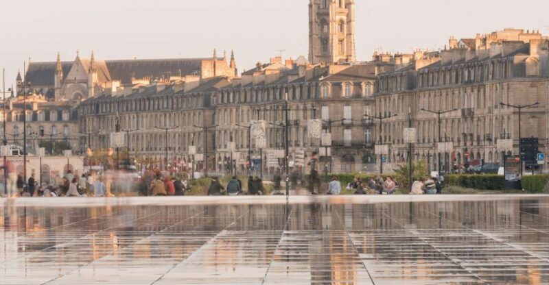 The essential in Bordeaux, private tour with a local - Key Points