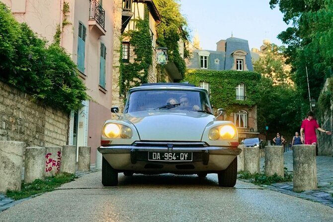 The Essentials of Paris in a Classic Open Top Car Citroën DS - First Impressions: Style, Comfort, and Convenience