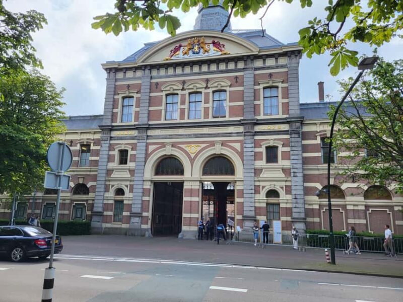 The Hague: Canal Cruise with Live Guide Winter edition - Key Points