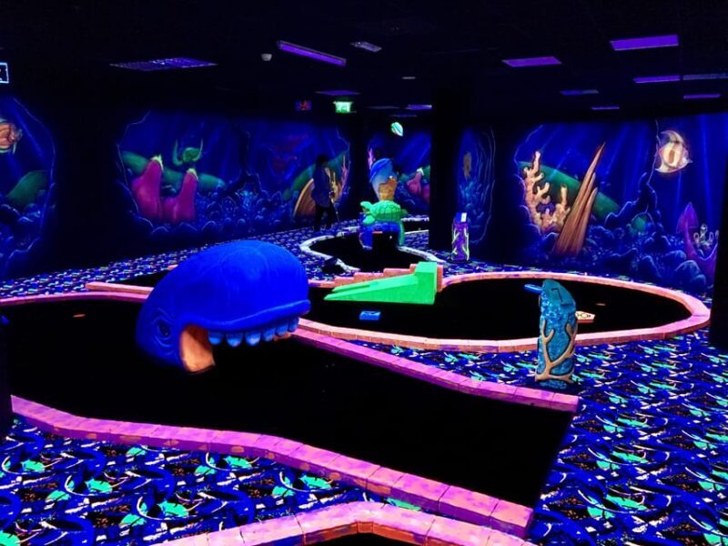 The Hague: Glowgolf Glow in the Dark Indoor Minigolf - The Experience at Glowgolf The Hague