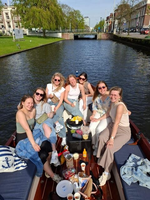 The Hague: Private Boattour up to 10 persons - A Closer Look at the Electric Boattour Experience
