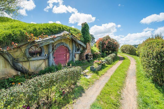 The Hobbiton Movie Set Small-Group Guided Tour from Auckland - Who Should Consider This Tour?