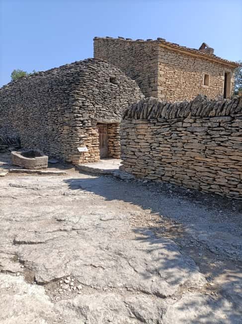 The most beautiful villages of Luberon - The Experience of Guides and Group Dynamics