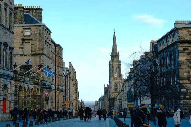 The Must-Sees of Edinburgh: Small Group Walking Tour in French - An In-depth Look at the Tour Experience