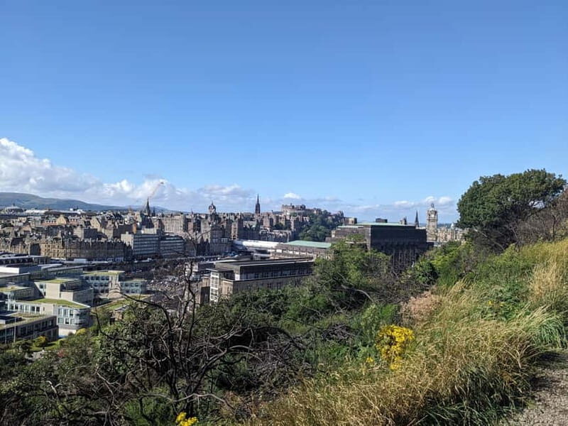 The Must-Sees of Edinburgh: Small Group Walking Tour in French - Authentic Insights from Previous Travelers
