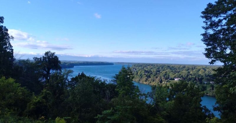 The Niagara On The Lake Experience Tour/W Winery - An In-Depth Look at the Niagara-on-the-Lake Experience Tour