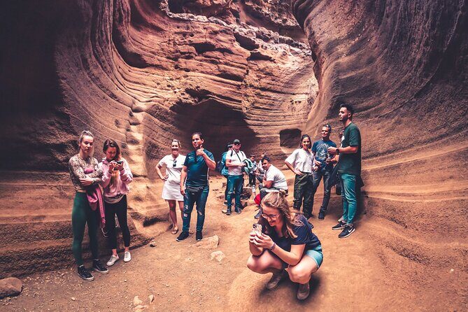 The Red Canyon Tour - Small Group Trip with Local Food Tasting - Key Points