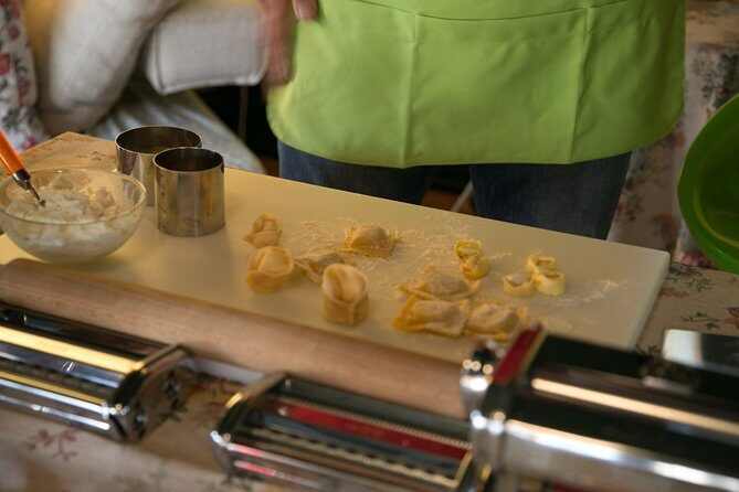 The secrets to Learn Fresh Pasta & Gelato in a Glam Home - Key Points