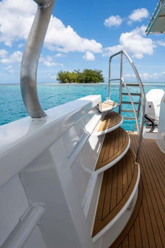 The Vanilla tour of Taha'a in a comfy outrigger canoe - An Introduction to the Vanilla Tour Experience