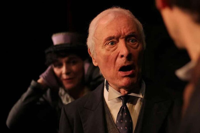 Theatre in Paris: The Bald Soprano (La cantatrice chauve) - Is It Worth the Price?