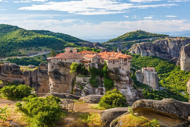 Thessaloniki: Full-Day Meteora Monasteries Tour - Free Time in Kalambaka