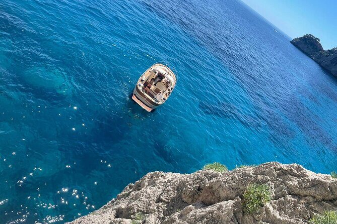 Three Hour Private Guided Tour of Capri with a luxury Gozzo cabin cruiser - The itinerary: a detailed breakdown