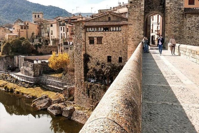 Three Medieval Gems & Local Lunch Private Tour from Barcelona - Key Points  