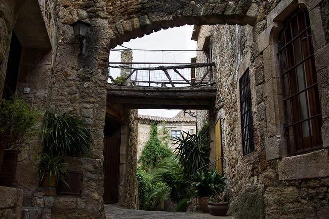 Three Medieval Gems & Local Lunch Private Tour from Barcelona - Who Is This Tour Best For?