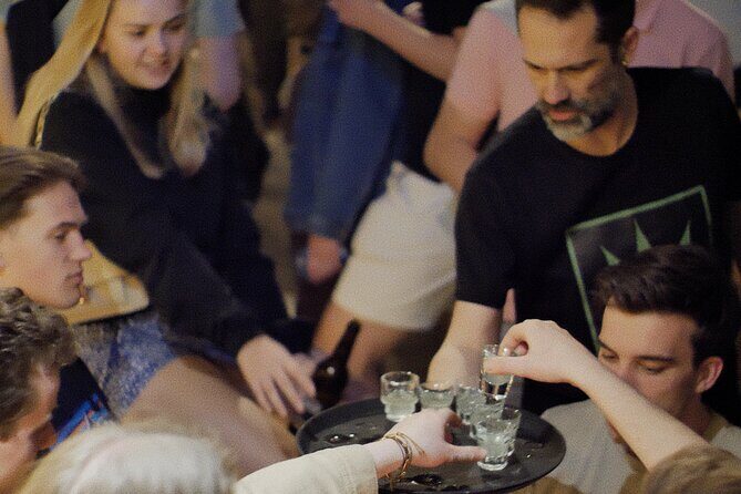 Thursday & Friday Night Pub Crawl for Professionals in Athens - Analyzing the Thursday & Friday Night Pub Crawl for Professionals in Athens