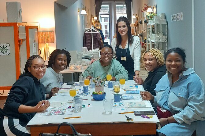 Tile Painting and Cocktails in Downtown Porto - Introduction