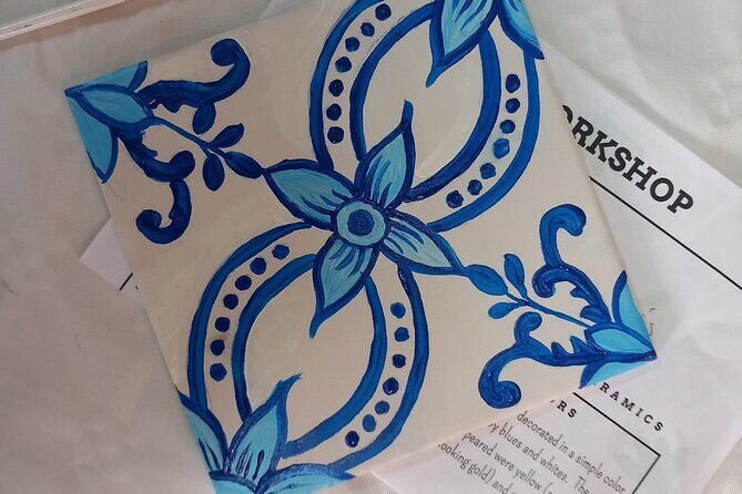 Tile Painting and Cocktails in Downtown Porto - Key Points