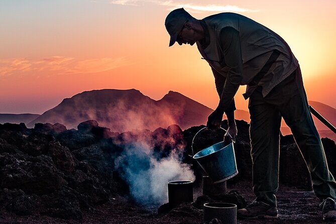 Timanfaya Evening Experience and Volcano Dinner - Key Points