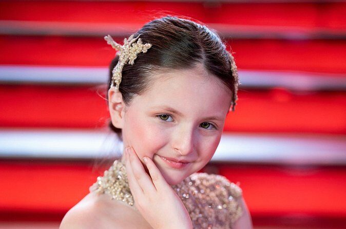 Times Square VIP Photoshoot on the Iconic Red Stairs - Who Should Consider This Experience?